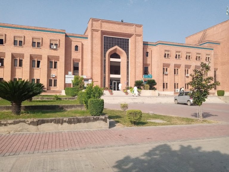 International Islamic University Islamabad (IIUI), Universitas Simbol ...