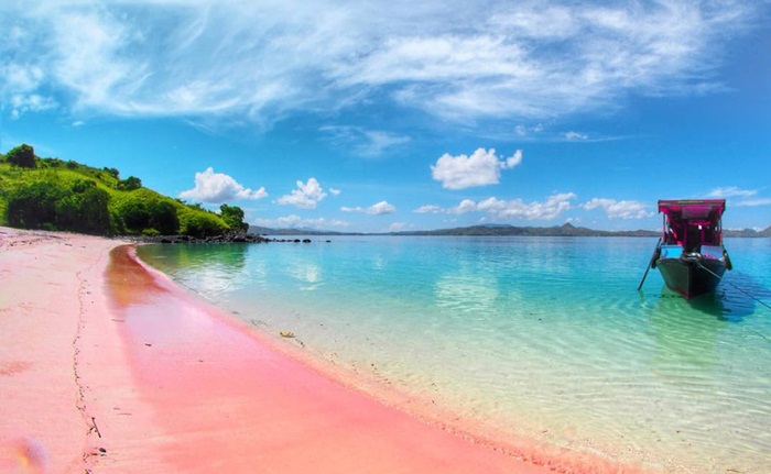 3 Pantai Unik di Indonesia - Chanelmuslim.com