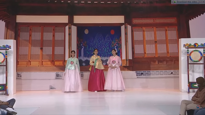 Hanbok Batik Fashion Show 2021 Tuangkan Perpaduan Budaya Korea dan ...