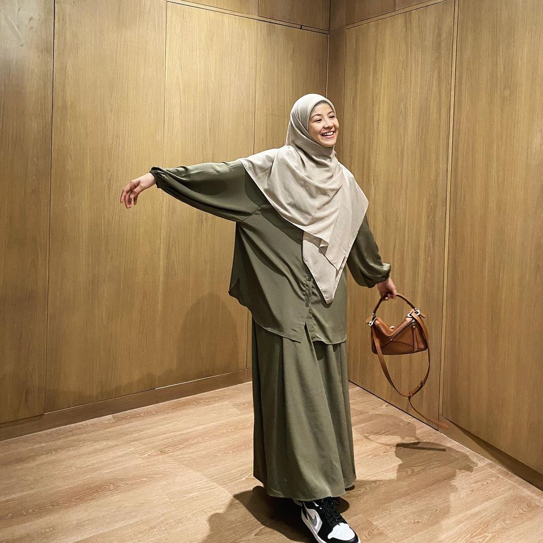 Referensi Outfit Sporty Kasual dalam Balutan Syar'i - Chanelmuslim.com