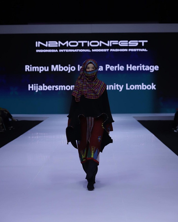 Keindahan Tenun Bima dalam Koleksi Rimpu Mbojo Irna Laperle Heritage ...