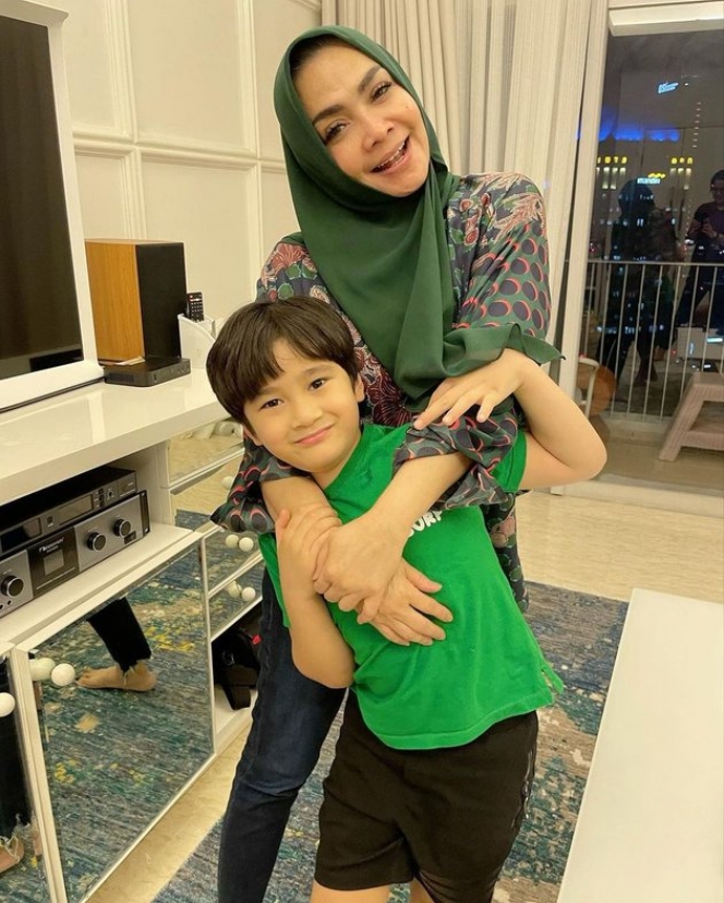 Dijuluki Sultan Kecil, 5 Potret Anak Artis yang Dapat Hadiah Fantastis di Momen Spesial ...