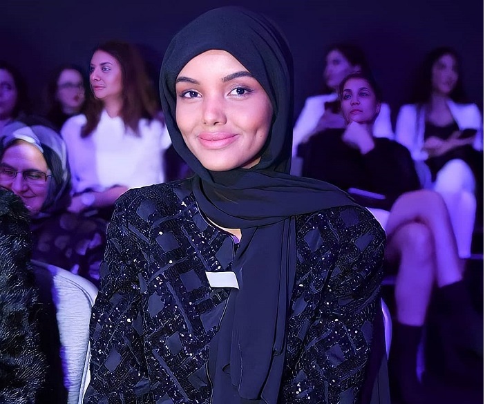 Intip Gaya Hijab Halima Aden, Supermodel Hijab Pertama di Dunia ...