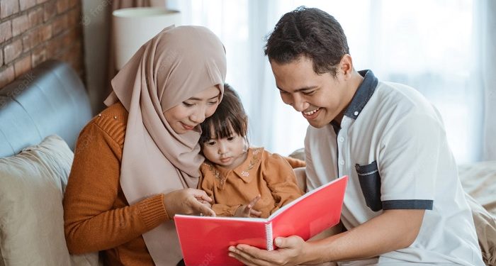 Perilaku Mulia Ayah dan Ibu yang Sayang Anak - Chanelmuslim.com