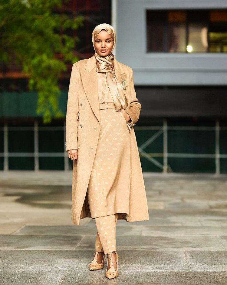 Intip Gaya Hijab Halima Aden, Supermodel Hijab Pertama di Dunia ...